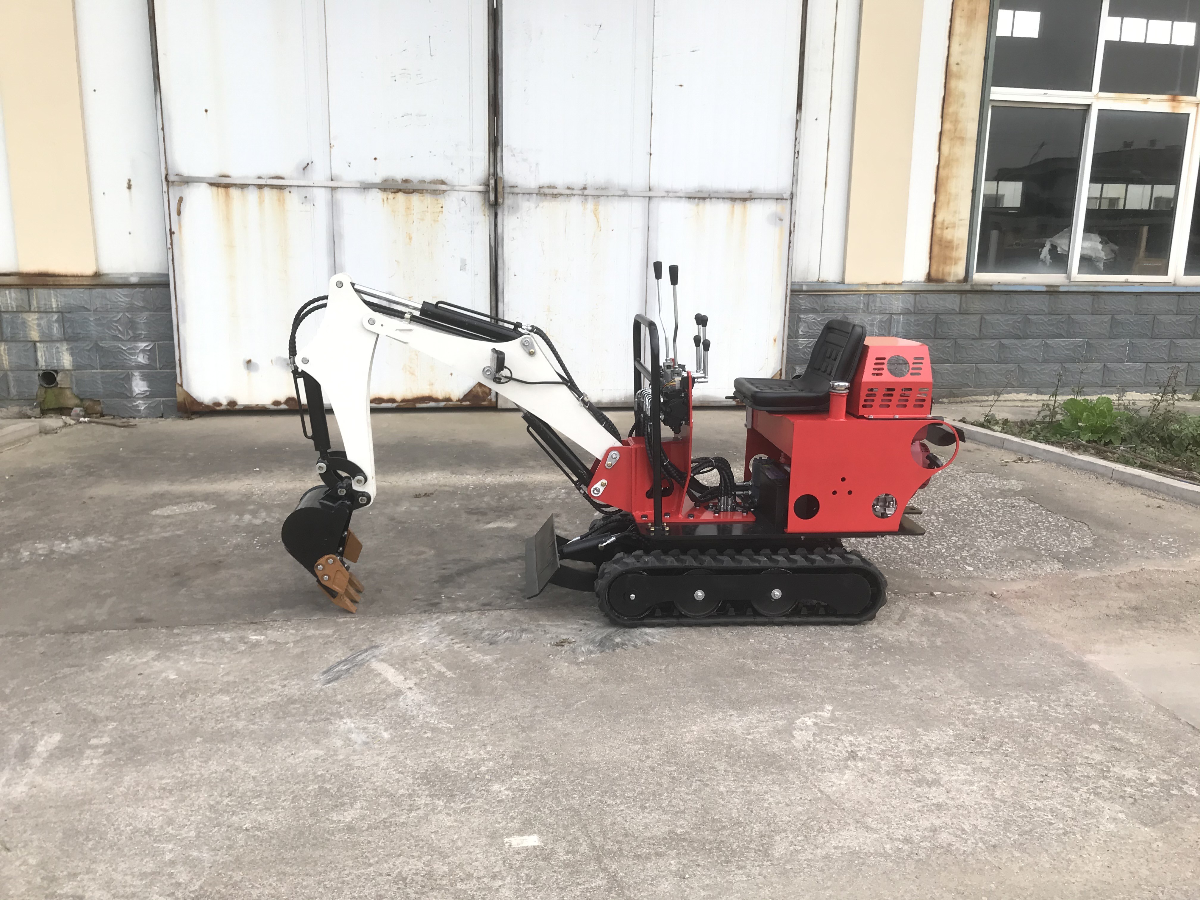1000kgs Mini Excavator Machine FM10 With Casting Iron / Steel Unit ...
